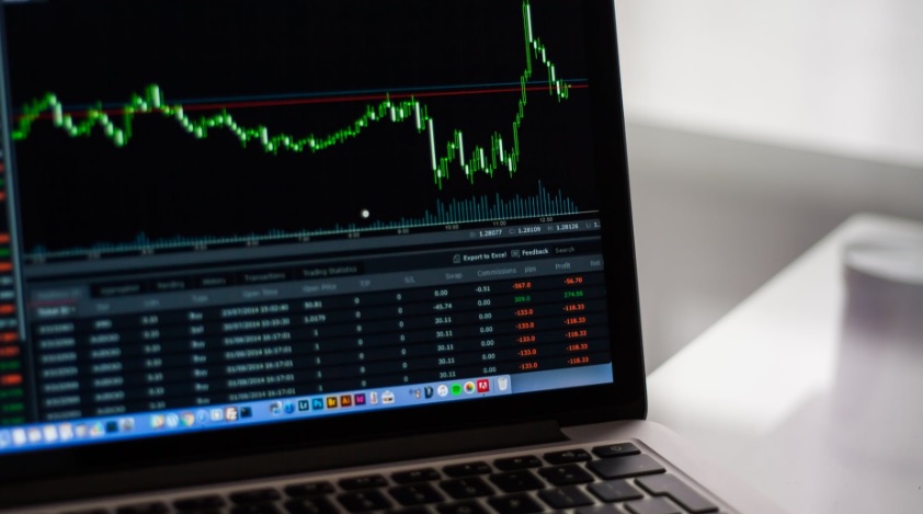trading-charts-on-computer – MyForexPedia